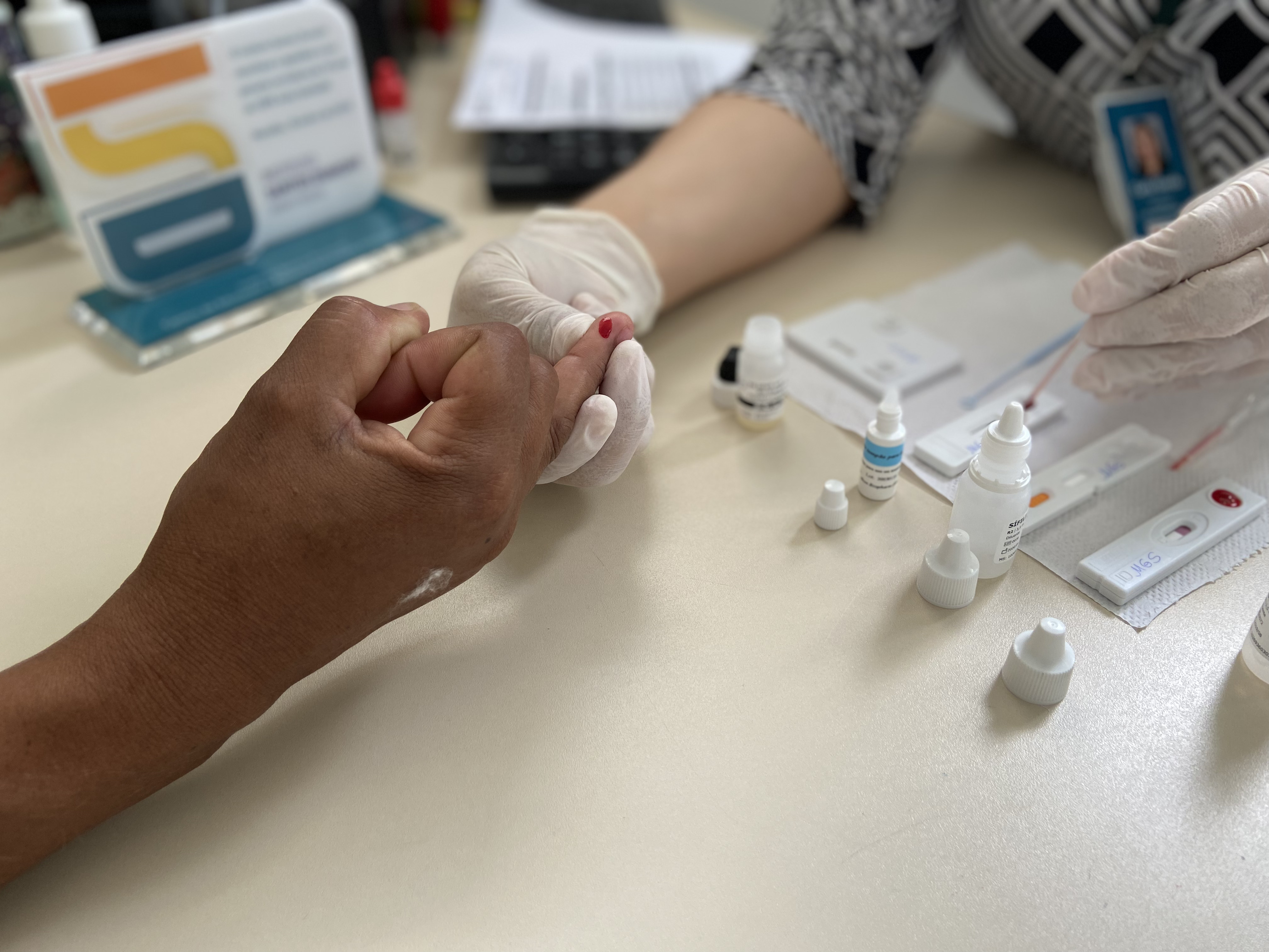 Teste rápido para detecção de HIV, Sífilis e Hepatites _ Foto Ascom ISD ...