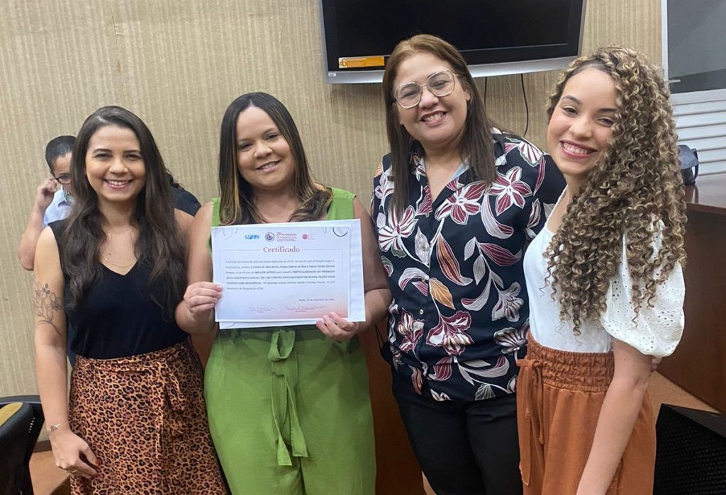 Residentes do ISD recebem prêmio de Melhor Artigo no 25º Seminário de ...